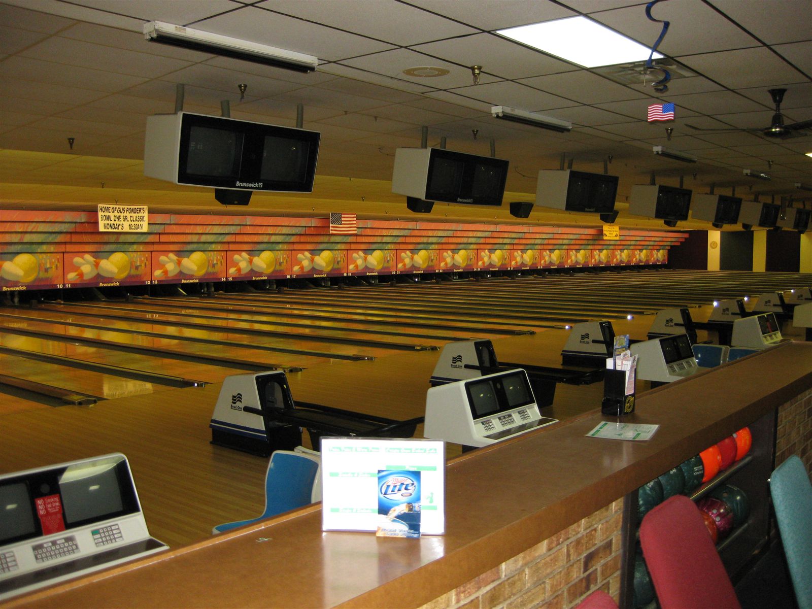 Locations Hub - Bowl One Lanes