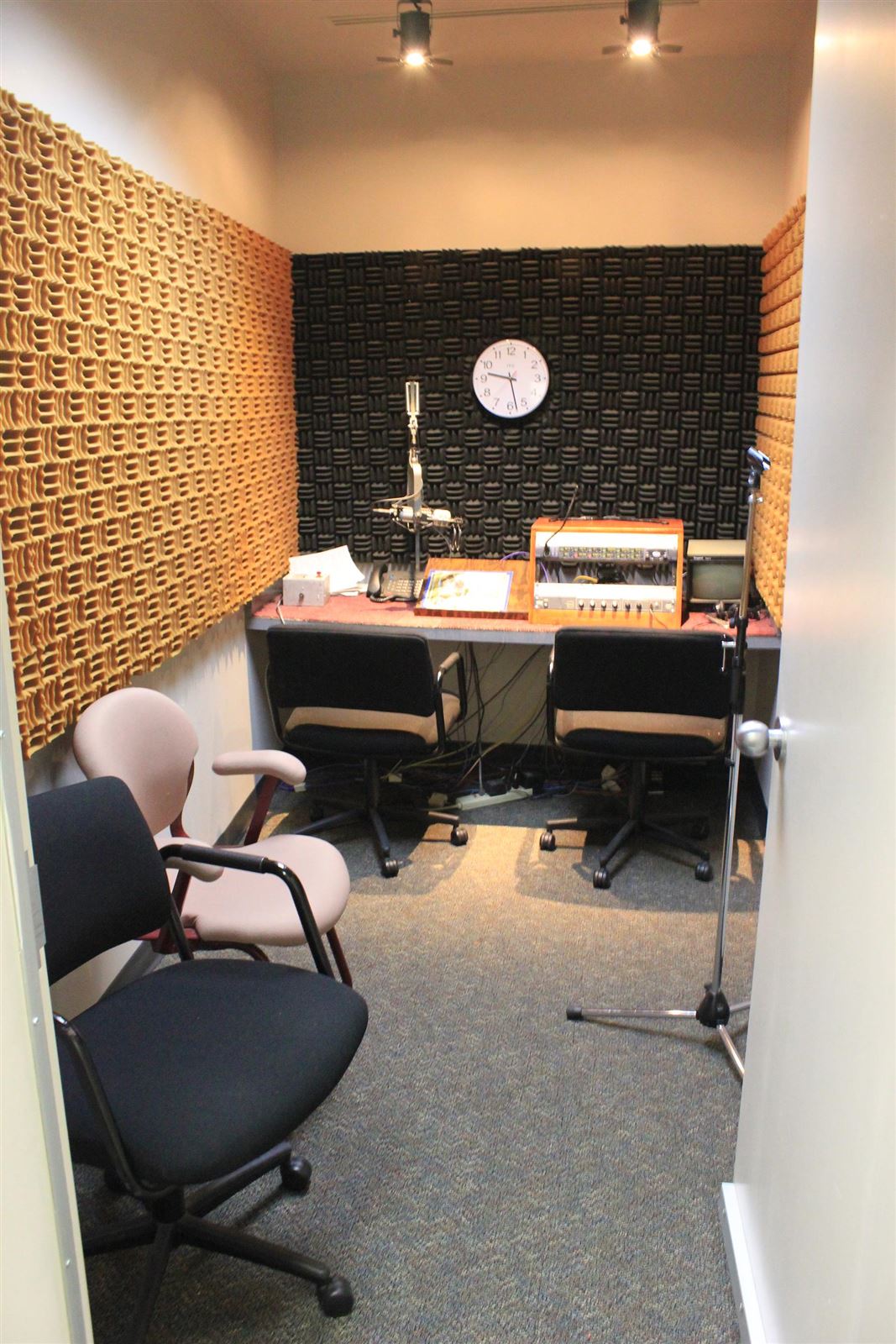 Locations Hub - CBS WWJ Detroit Television TV Studios