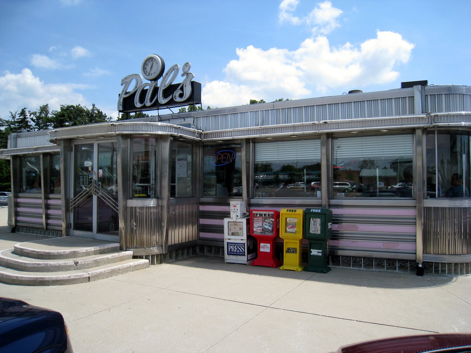 Locations Hub - Pal's Diner