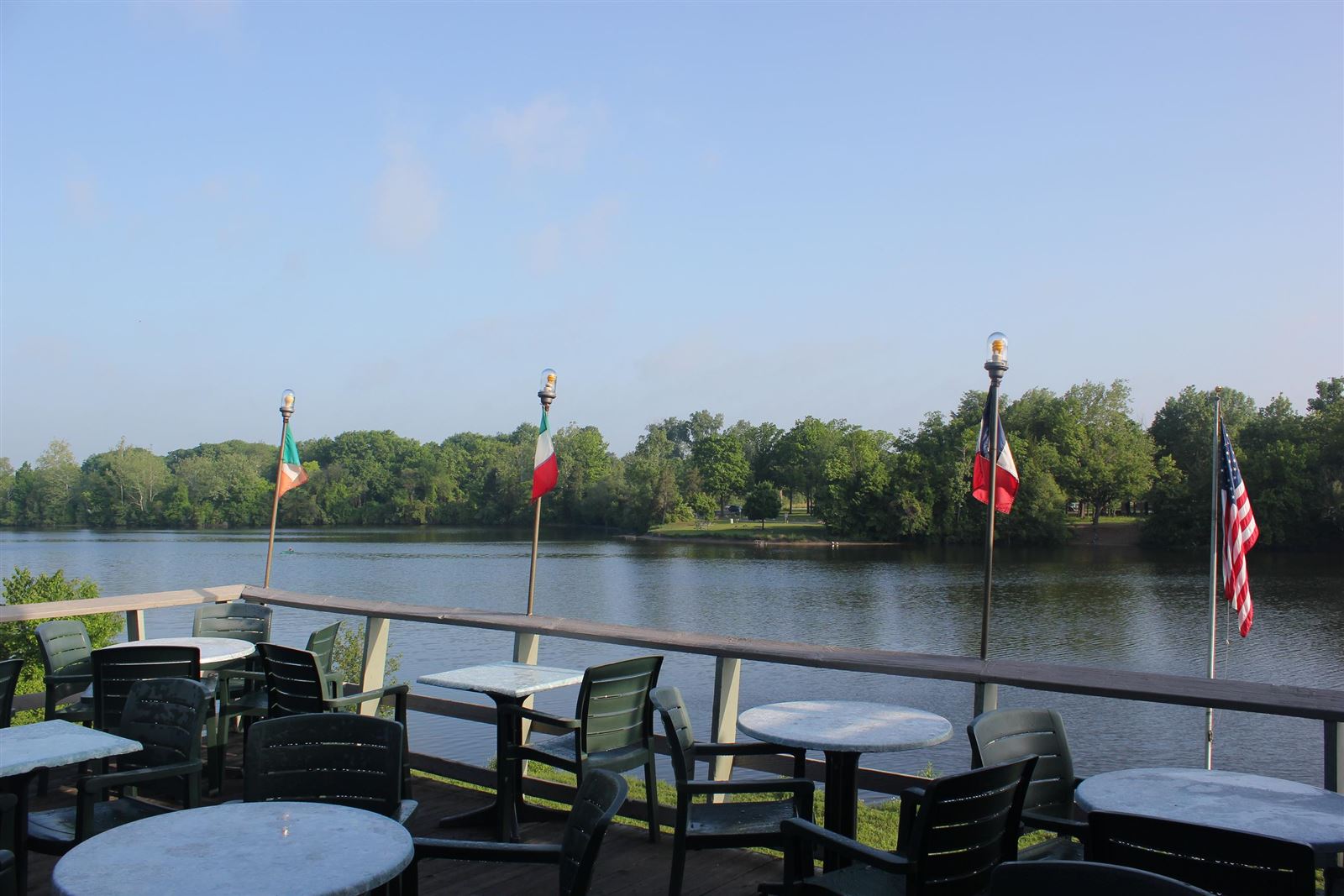Locations Hub - Lakepointe Yacht Club bikini bar