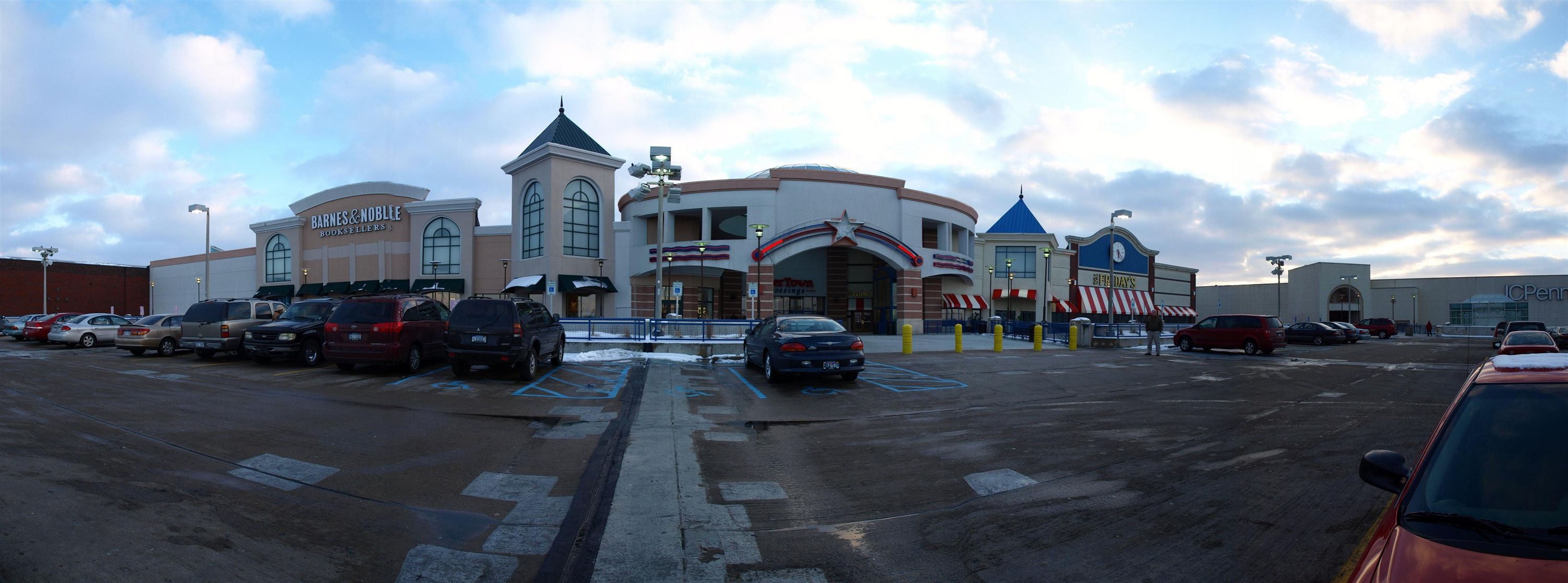 Locations Hub - Rivertown Crossing Mall