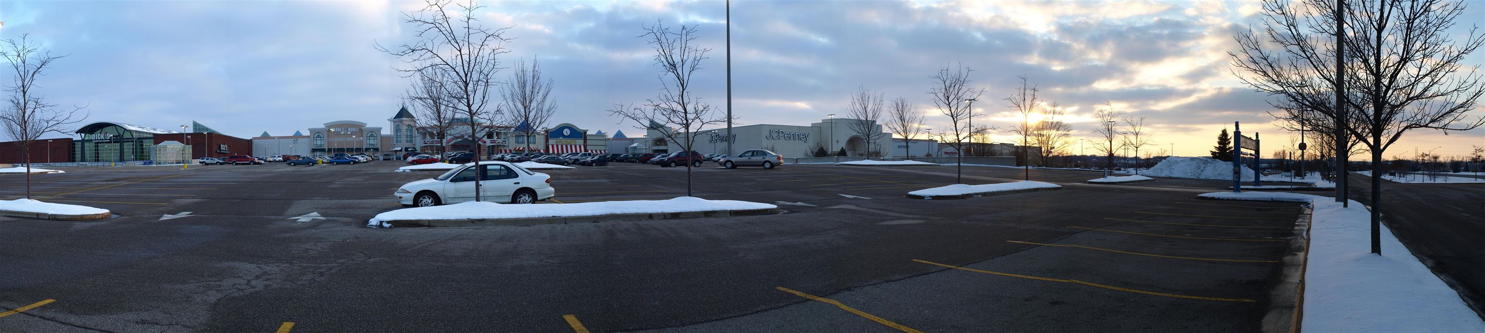 Locations Hub - Rivertown Crossing Mall