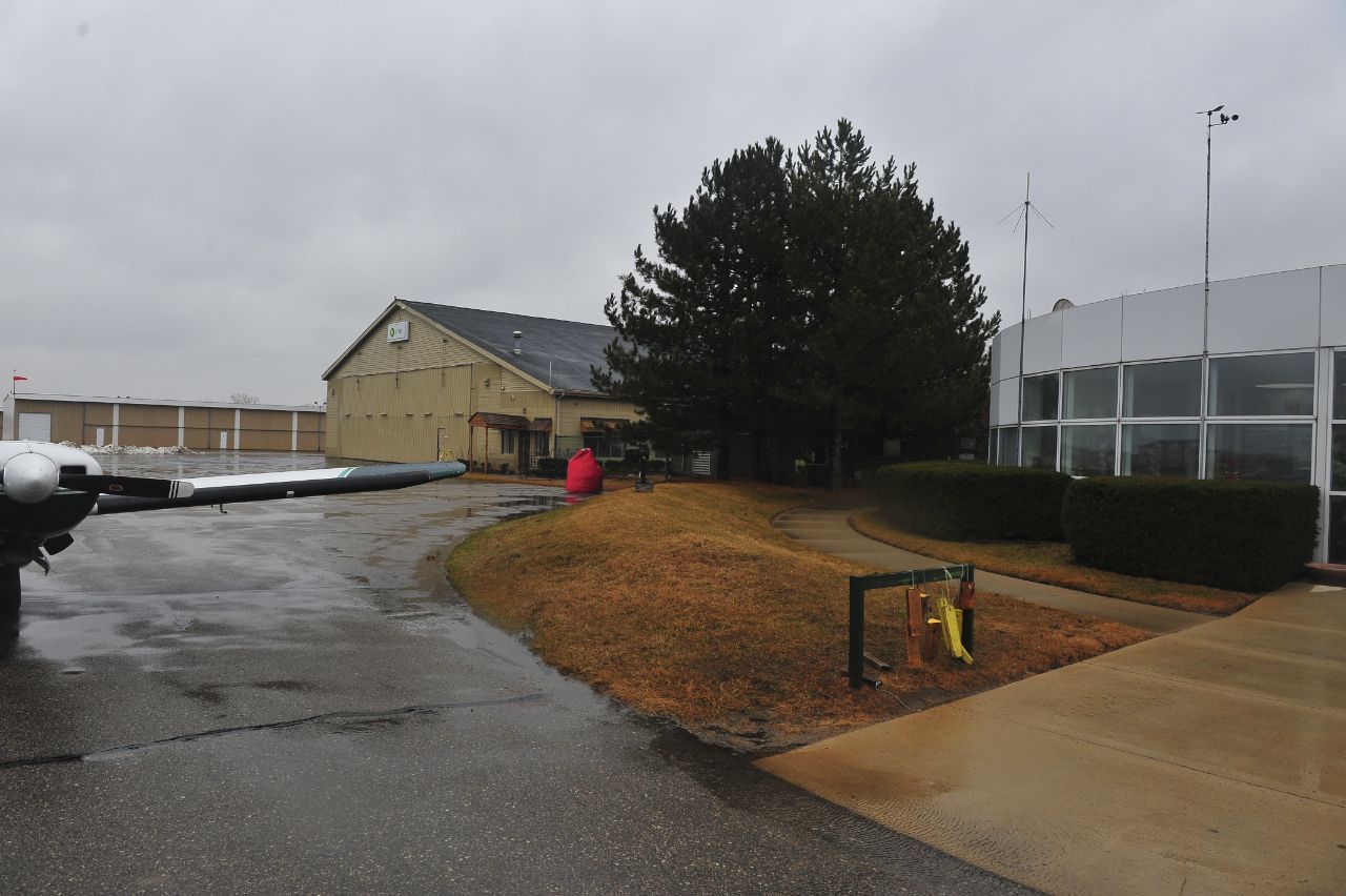 Locations Hub - Oakland/Troy Airport