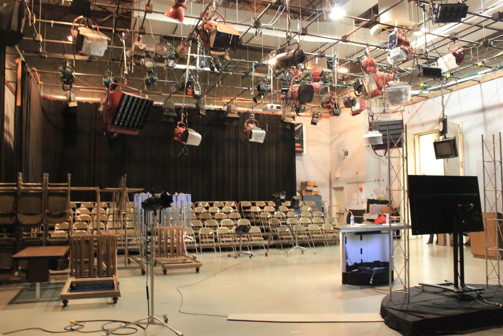 Locations Hub - CBS WWJ Detroit Television TV Studios