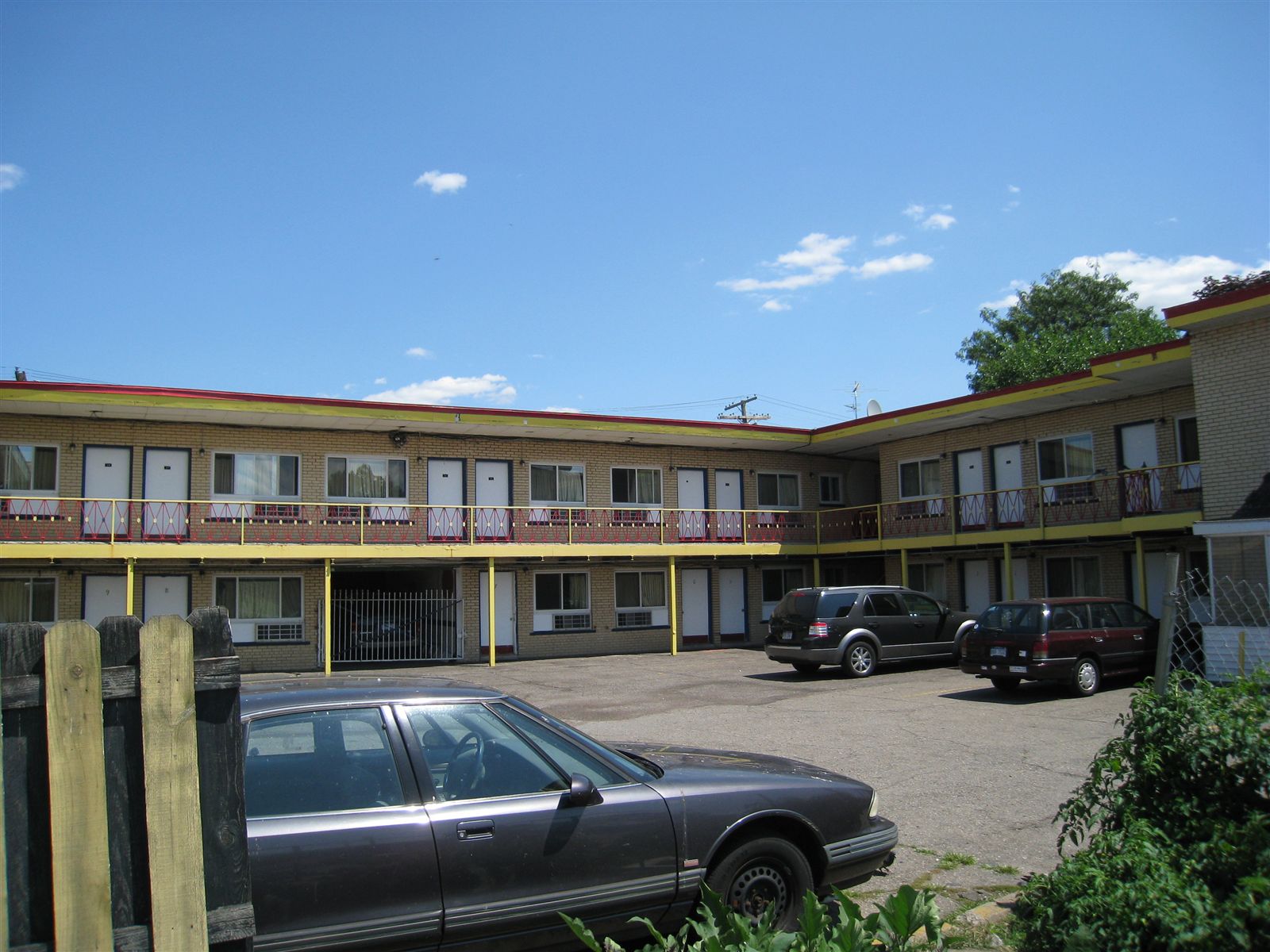 Locations Hub - Fontaine Motel
